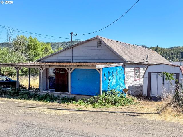 2126 ne commercial ave