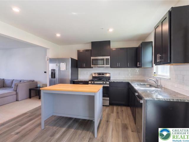 2126 Cross Country Road