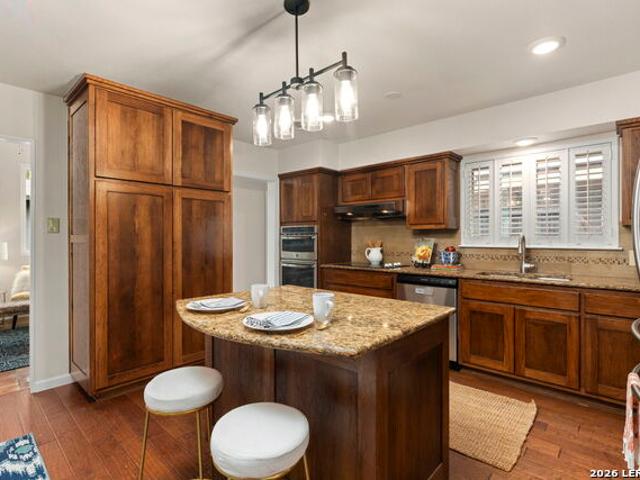 2126 E Lawndale Dr