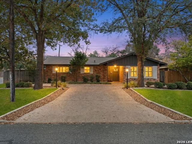2126 E Lawndale Dr
