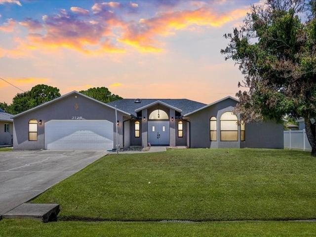 2126 SW Trenton Ln, Port Saint Lucie, FL 34984