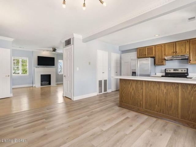 2126 Village Dr Apt 5, Louisville, KY 40205