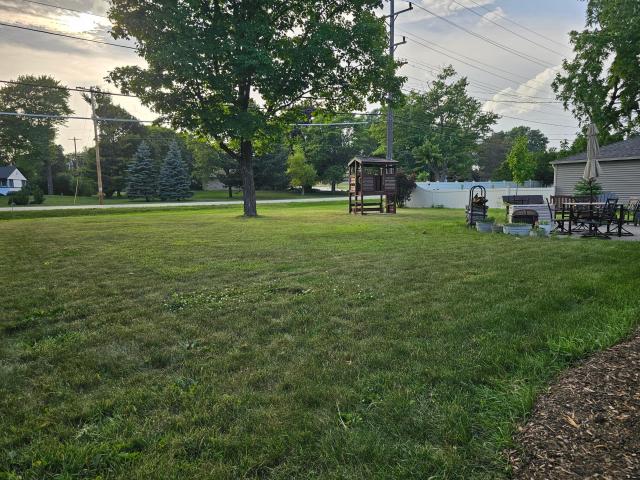 2127 N Crestview Ct