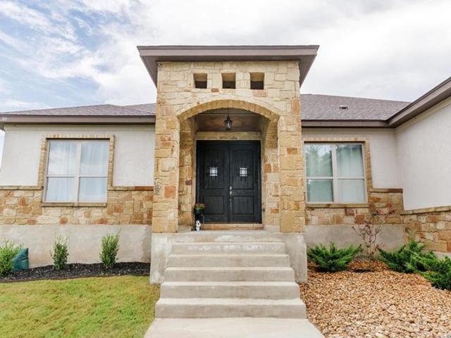 2127 Oakwood Holw, New Braunfels, TX 78132