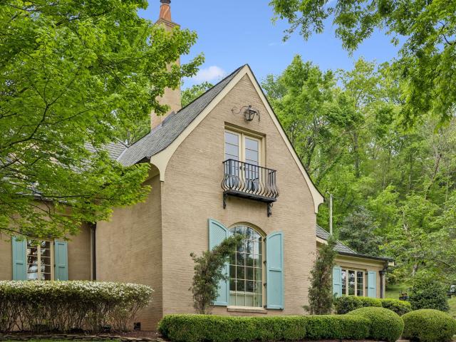 2127 Chickering