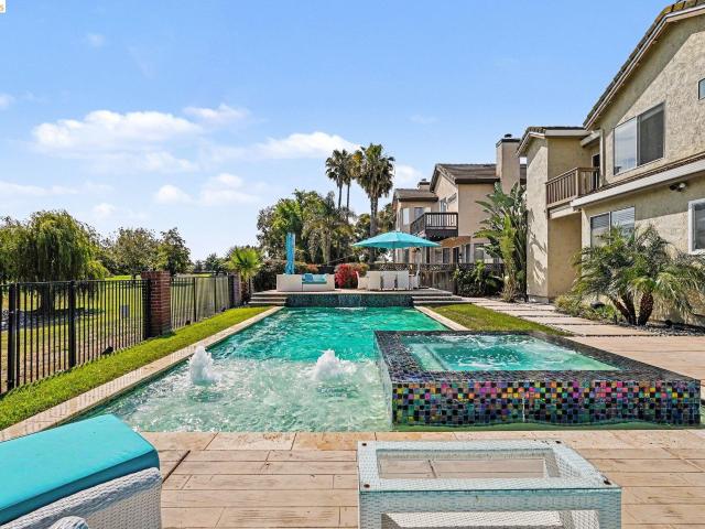 2127 Prestwick Dr