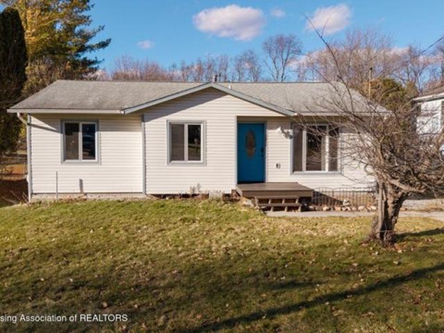 2127 Robinson Rd, Lansing, MI 48910
