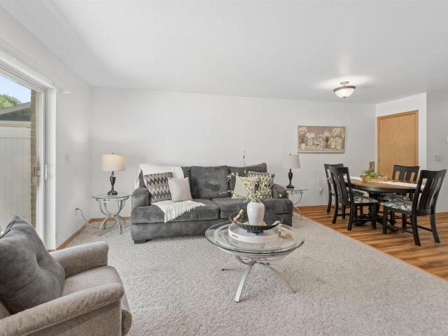 2127 royal crest circle