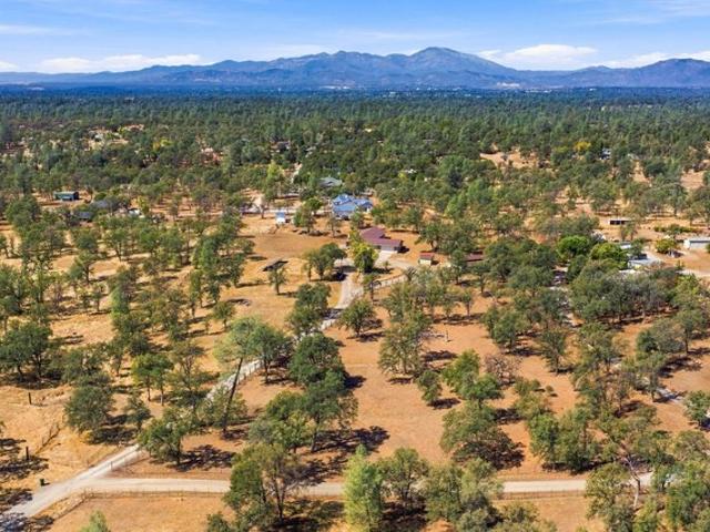 21282 Tia Mia Ln, Redding, CA 96003