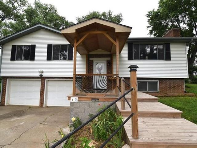 21282 Parallel Rd, Tonganoxie, KS 66086