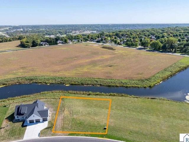 2128 Deerwood Dr, North Mankato, MN 56003