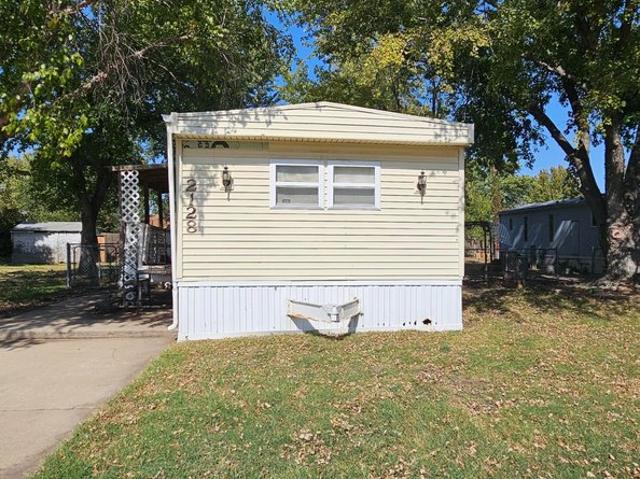 2128 E Lockwood St, Wichita, KS 67216