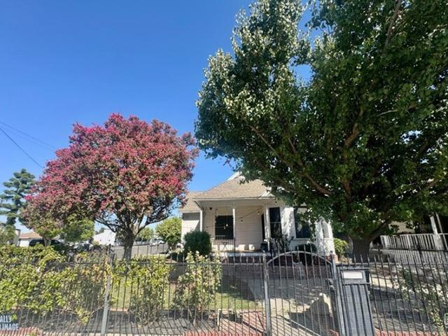 2128 E St, Bakersfield, CA 93301
