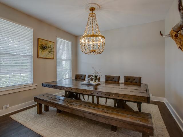 2128 Ravenscourt Dr