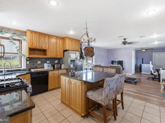2128 Sunnyside Avenue