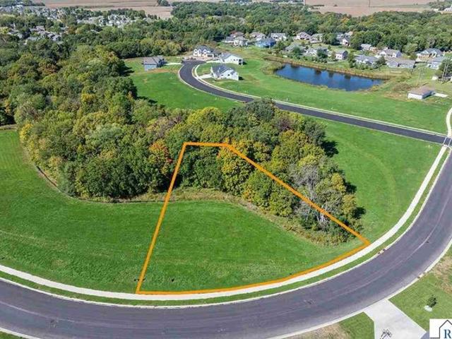 2129 Deerwood Dr, North Mankato, MN 56003