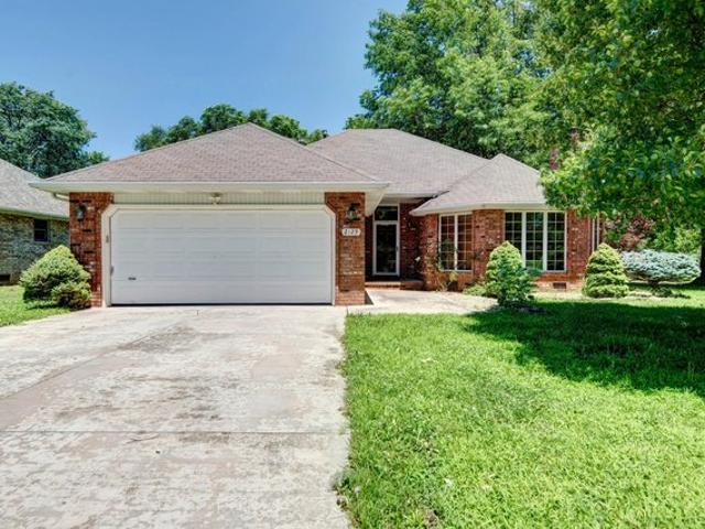 2129 E Cherryvale St, Springfield, MO 65804