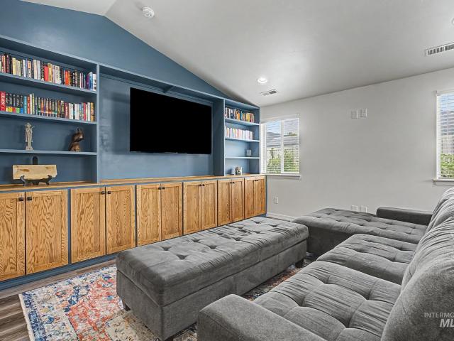 2129 E Elm Grove Dr
