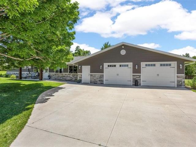 2129 Echo Hill Rd, Marion, IA 52302