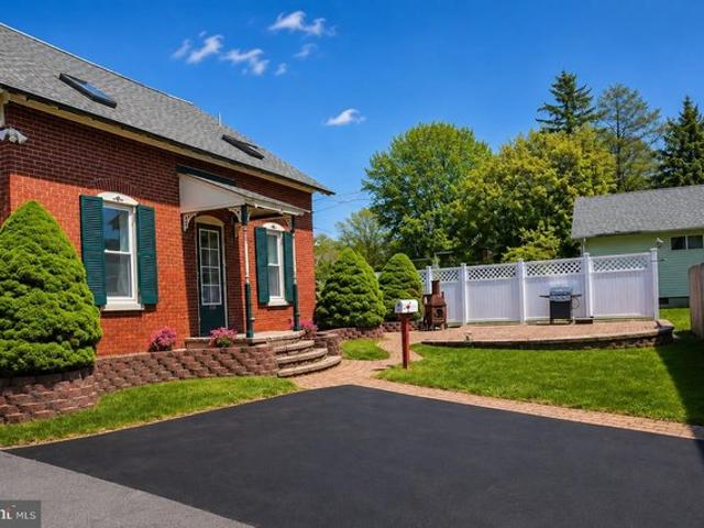2129 R Spring St, West Lawn, PA 19609