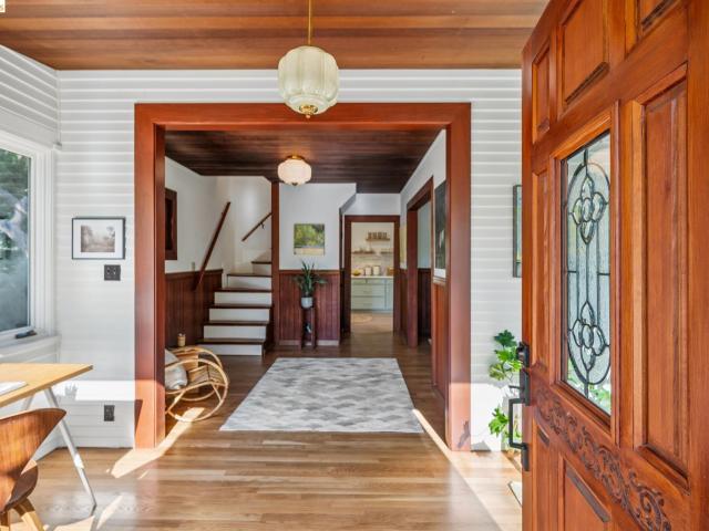2129 Roosevelt Ave