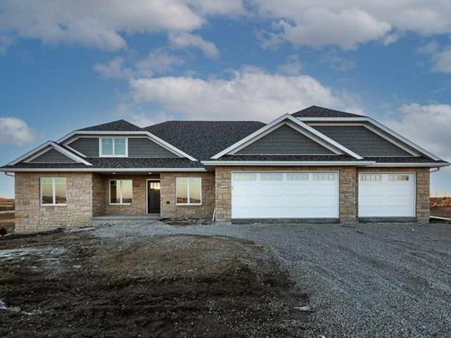 2129 Tuscany Ridge Dr, Dubuque, IA 52002