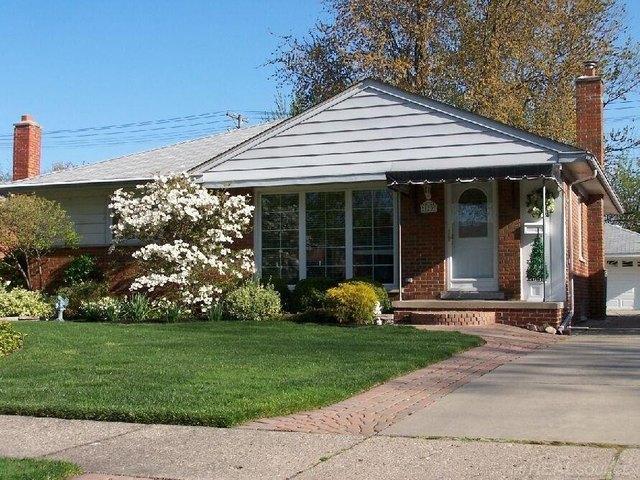 21209 Erben St, Saint Clair Shores, MI 48081