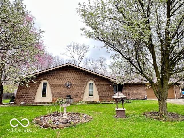 2120 Kitchen Dr, Anderson, IN 46017 | MLS #22092 | Compass