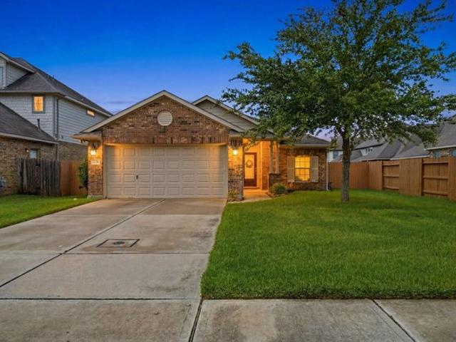 2120 Llerena Ln, League City, TX 77573