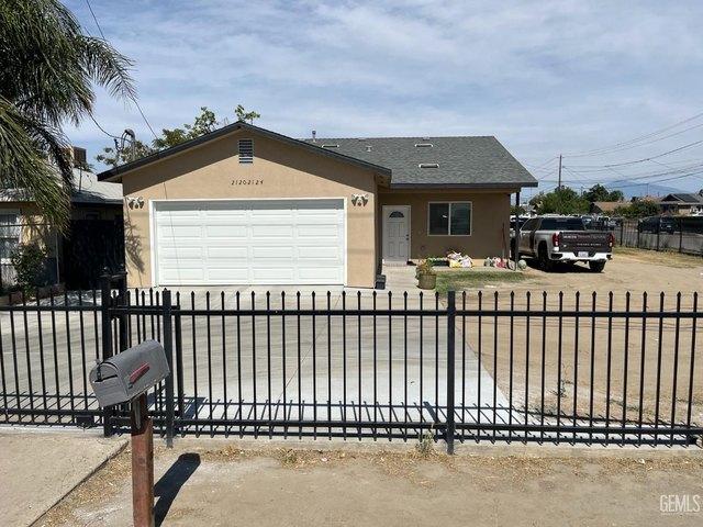 2120 S M St, Bakersfield, CA 93304