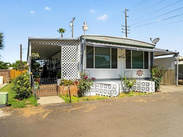 2120 S Santa Fe St Spc J17, Visalia, CA 93292