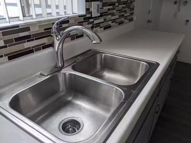 2120 San Bernardo Ave Houses in Hemet, CA