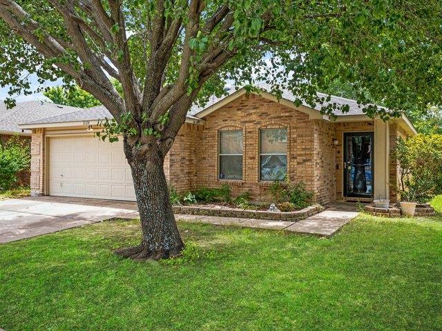 2120 Shawnee Trl, Fort Worth, TX 76247