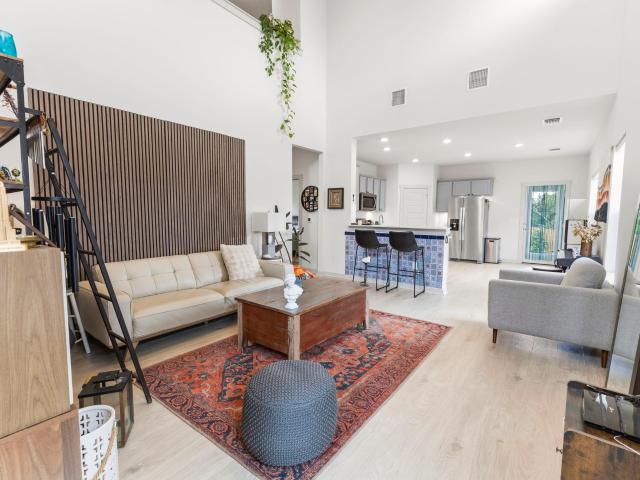2120 Sisterdale Ln