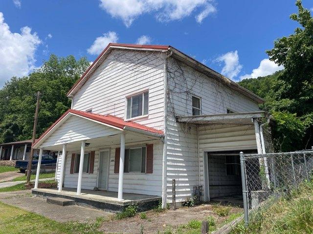 2120 Thunder Dr, Chapmanville, WV 25508