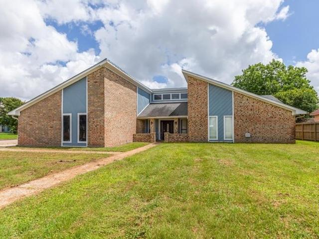 2120 Waverly Cir, Port Arthur, TX 77640