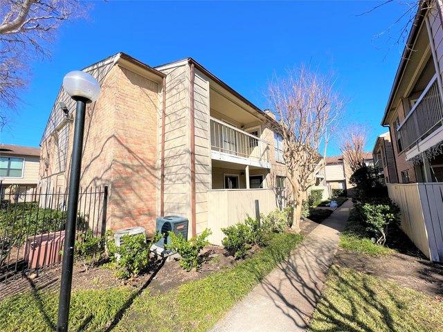 2120 Wilcrest Dr Apt 121, Houston, TX 77042