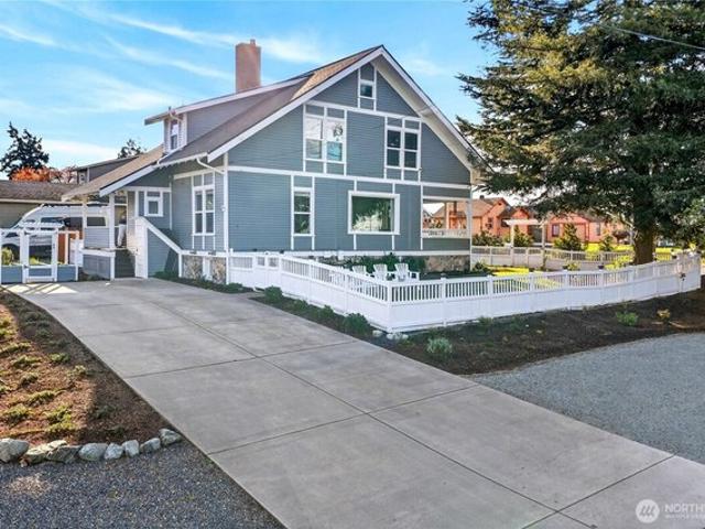 2120 12th St, Anacortes, WA 98221