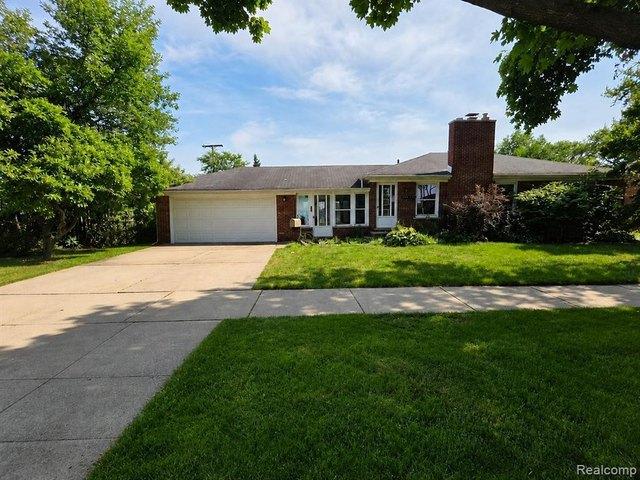 21210 E 10 Mile Rd, Saint Clair Shores, MI 48080