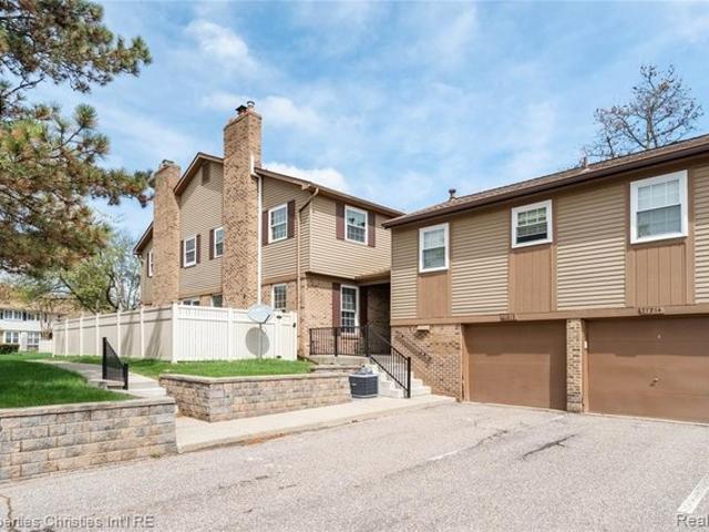 21214 W Glen Haven Cir, Novi, MI 48167