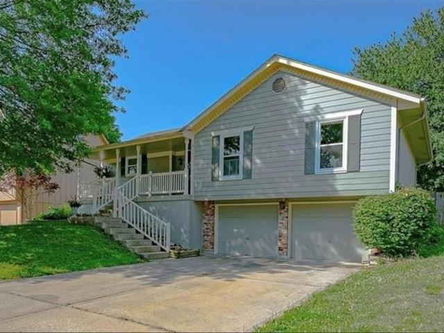 2121 NW Hidden Pointe Ct, Blue Springs, MO 64015