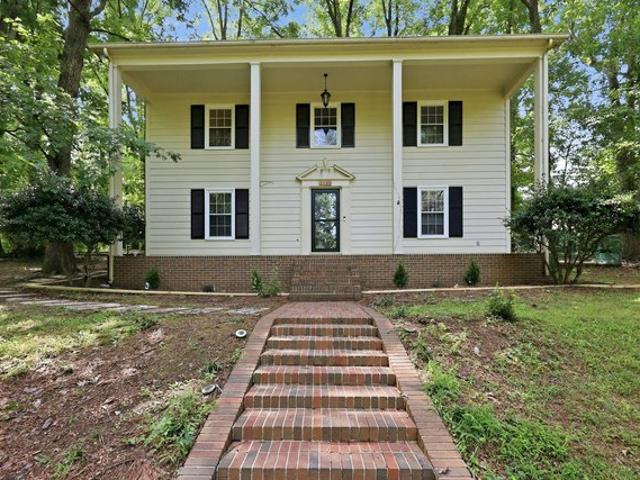 2121 N Shoreline Dr, Sanford, NC 27330