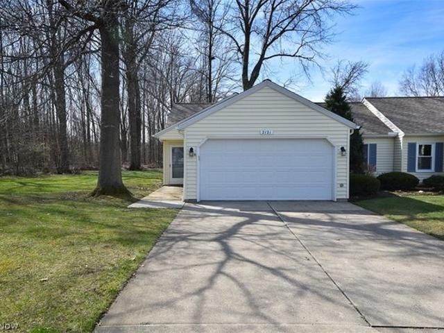 2121 Oakwood Ct, Avon, OH 44011