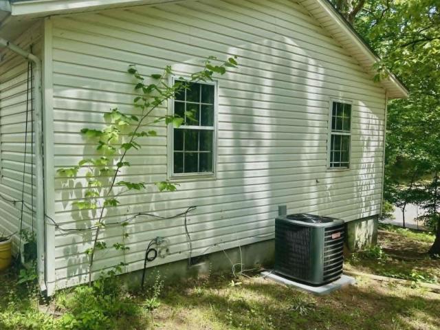 2121 Old Cloverdale Rd