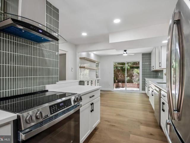 2121 Cabots Point Lane
