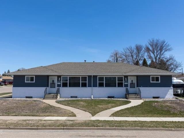 2121 Catherine Dr, Bismarck, ND 58501