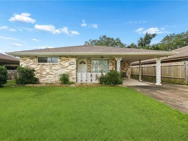 2121 Charles Dr, Chalmette, LA 70043