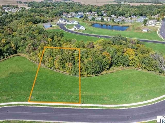 2121 Deerwood Dr, North Mankato, MN 56003