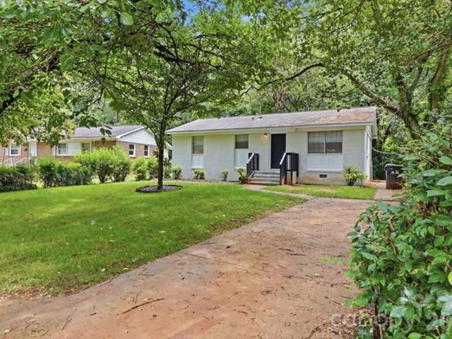 2121 Longleaf Dr, Charlotte, NC 28210