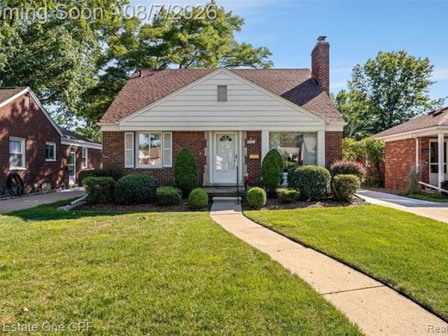 2121 Stanhope St, Grosse Pointe Woods, MI 48236